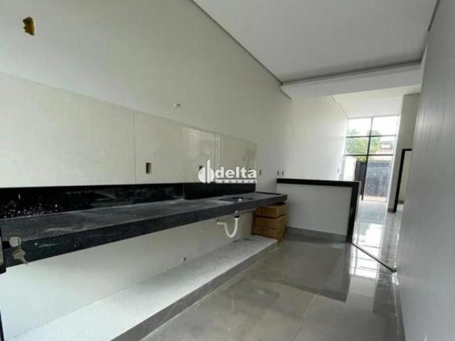 Casa residencial com 2 quartos sendo 1 suíte disponível para venda no bairro Jardim Patricia em Uber