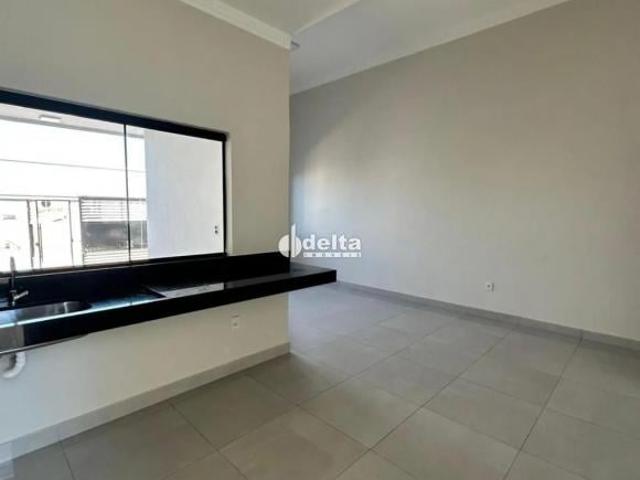 Casa residencial com 2 quartos sendo 1 suíte disponível para venda no bairro Laranjeiras em Uberlând