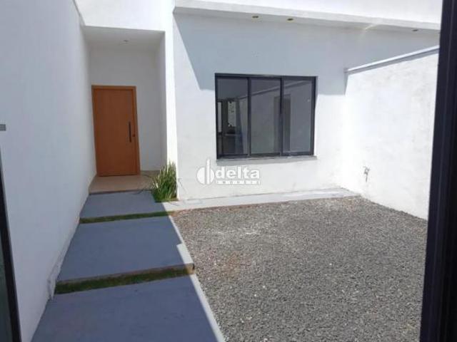 Casa residencial com 2 quartos sendo 1 suíte disponível para venda no bairro Laranjeiras em Uberlând