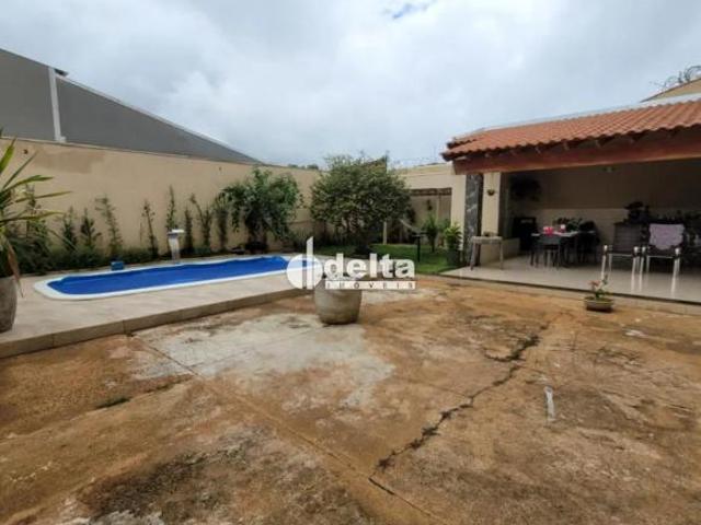 Casa residencial com 2 quartos sendo 1 suíte disponível para venda no bairro Segismundo Pereira em U