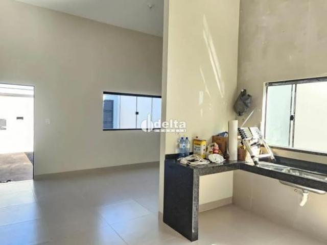 Casa residencial com 2 quartos sendo 1 suíte disponível para venda no bairro Shopping Park em Uberlâ