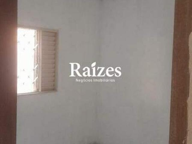 Casa residencial com 2 quartos, quintal e 2 vagas no Bairro Luizote de Freitas