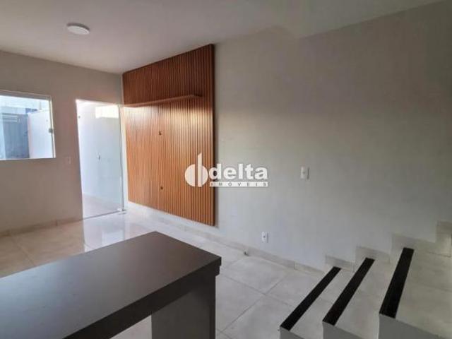 Casa residencial com 2 suítes disponível para locação e venda no bairro Novo Mundo em Uberlândia MG