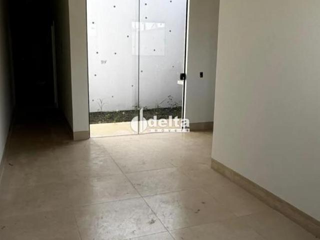 Casa residencial com 2 suítes disponível para venda no bairro Gávea em Uberlândia MG