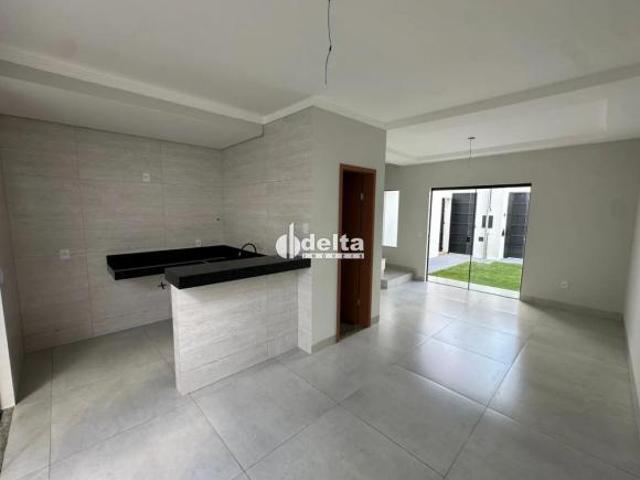 Casa residencial com 2 suítes disponível para venda no bairro Grand Ville em Uberlândia MG