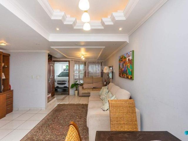 Casa residencial com 3 dormitórios, no bairro Guarujá COD: 15830