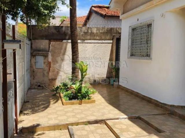 Casa Residencial para Venda com 3 Dormitórios no bairro Vila Curti
