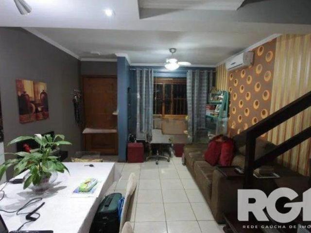 Casa residencial com 3 dormitórios 90m² privativos, e 2 vagas à venda no bairro