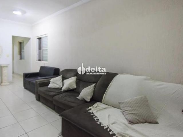 Casa residencial com 3 quarto 1 suíte disponível para venda no bairro Custódio Pereira em Uberlândia