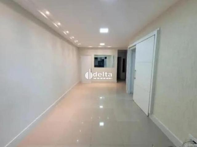 Casa residencial com 3 quarto sendo 1 suíte disponível para venda no bairro Aclimação em Uberlândia
