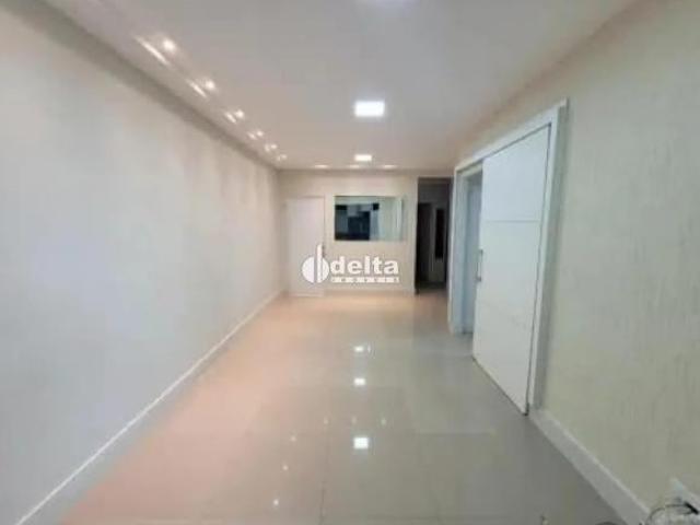 Casa residencial com 3 quarto sendo 1 suíte disponível para venda no bairro Aclimação em Uberlândia