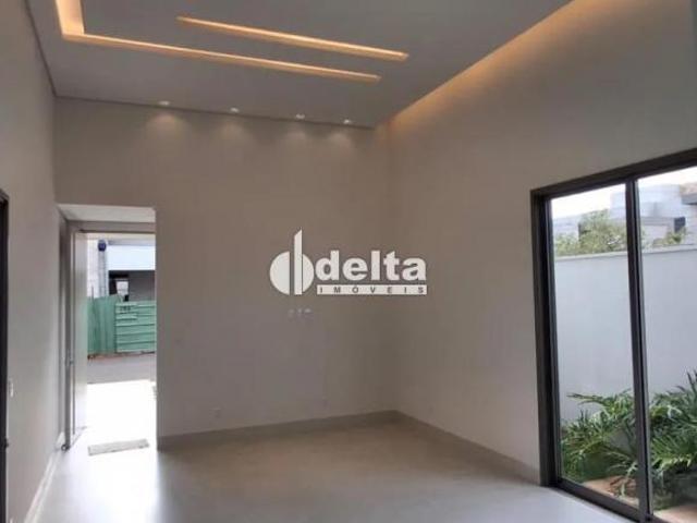 Casa residencial com 3 quarto sendo suíte disponível para locação no Bairro Jardim Botânico em Uberl