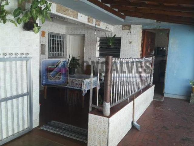 Casa Residencial com 3 Quartos, 5 Vagas e Amplo Espaço em Ferrazópolis, SBC – R$ 500.000
