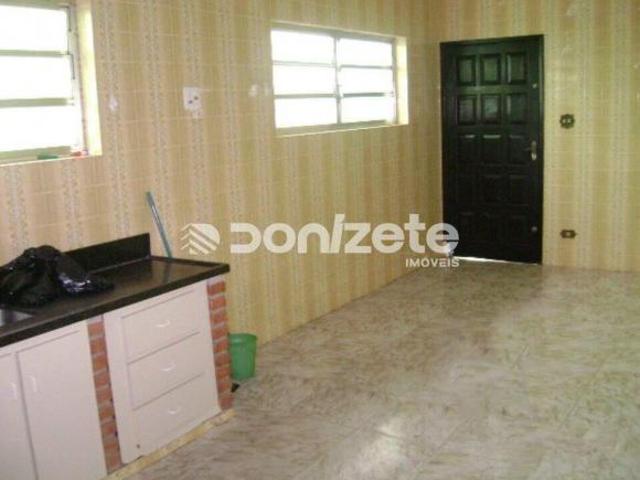 Casa residencial com 3 quartos, 5 vagas e amplo terreno em Jardim São Caetano