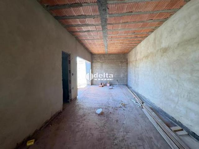 Casa residencial com 3 quartos com 1 suíte disponível para venda no bairro Cidade Jardim em Uberlând