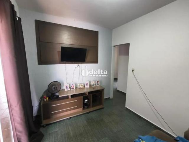 Casa residencial com 3 quartos disponível no bairro Luizote de Freitas em Uberlândia MG
