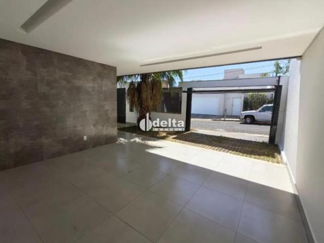 Casa residencial com 3 quartos disponível para locação e venda no bairro Bosque dos Buritis em Uberl