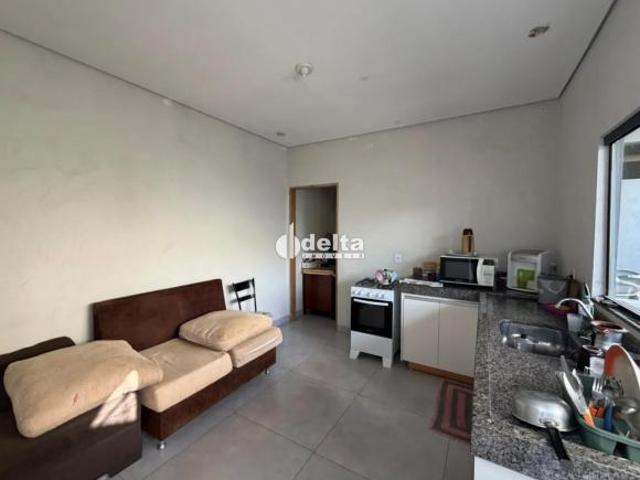 Casa residencial com 3 quartos disponível para locação e venda no bairro Nova Uberlândia em Uberlând