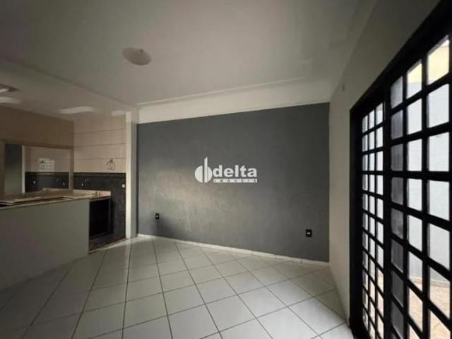 Casa residencial com 3 quartos disponível para venda no bairro Alto Umuarama em Uberlândia MG