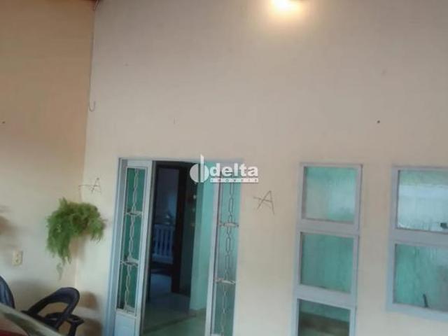 Casa residencial com 3 quartos disponível para venda no bairro Carajás em Uberlândia MG