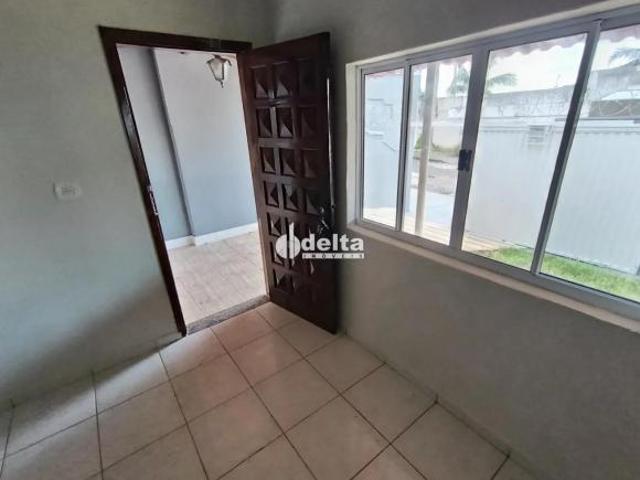 Casa residencial com 3 quartos disponível para venda no bairro Cidade Jardim em Uberlândia MG