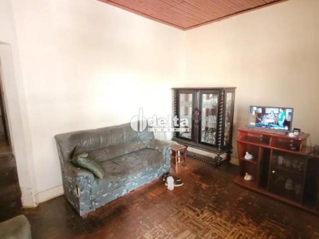 Casa residencial com 3 quartos disponível para venda no bairro Lídice em Uberlândia MG