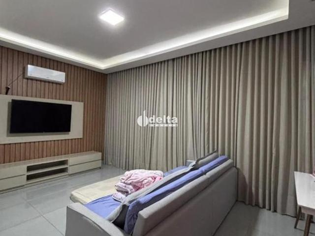 Casa residencial com 3 quartos disponível para venda no bairro Novo Mundo em Uberlândia MG