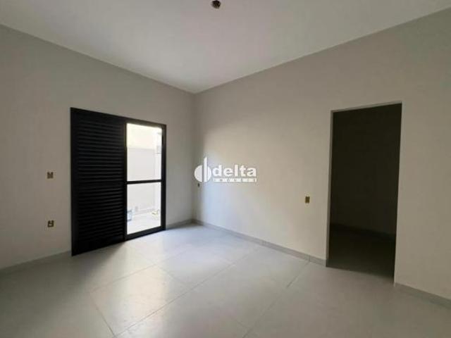 Casa residencial com 3 quartos disponível para venda no bairro Novo Mundo em Uberlândia MG