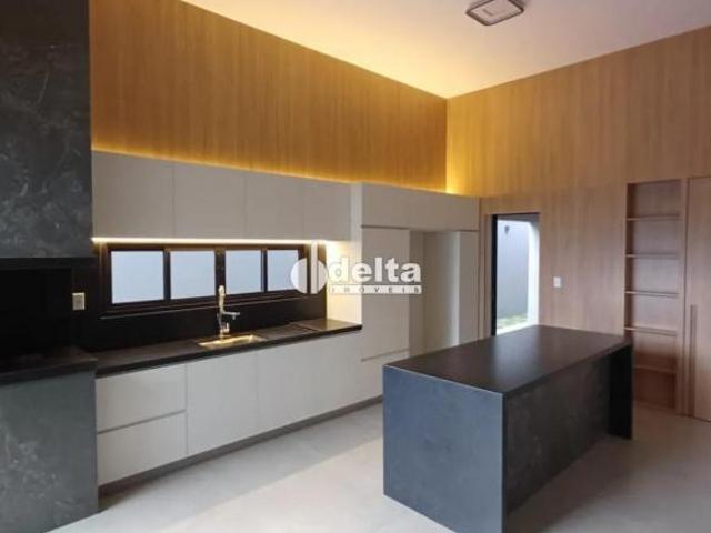 Casa residencial com 3 quartos disponível para venda no bairro Quinta Alto Umuarama em Uberlândia MG
