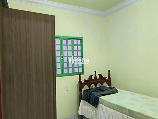 Casa residencial com 3 quartos disponível para venda no bairro Santa Rosa em Uberlândia MG