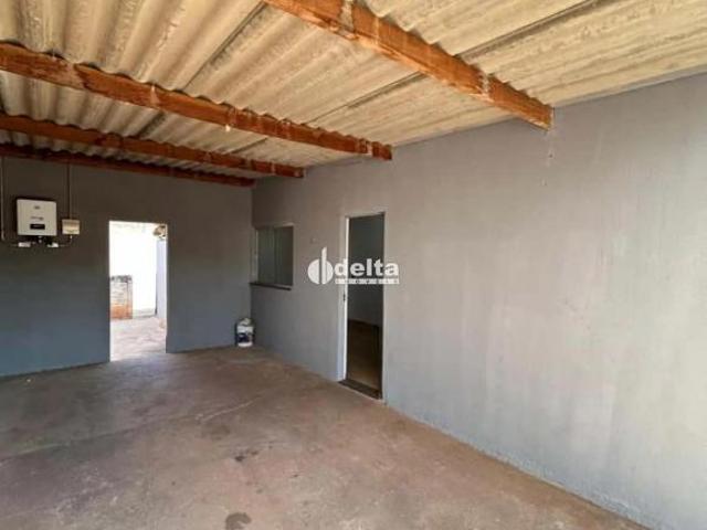 Casa residencial com 3 quartos disponível para venda no bairro Segismundo Pereira em Uberlândia MG