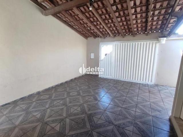 Casa residencial com 3 quartos disponível para venda e locação no bairro Jardim das Palmeiras em Ube