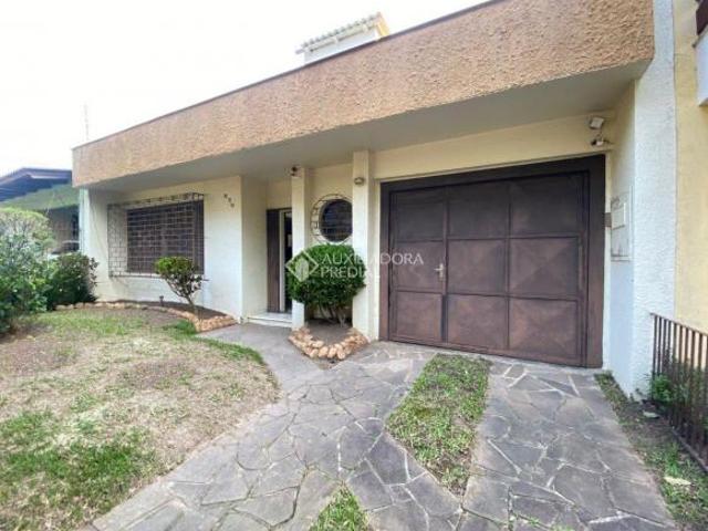 Casa residencial com 3 quartos e 1 suíte no bairro Nonoai
