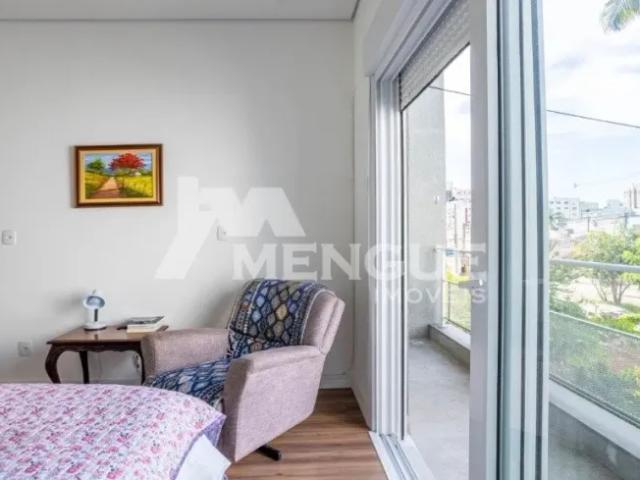 Casa residencial com 3 quartos e 2 vagas à venda no bairro Passo da Areia em Porto Alegre com 126m²
