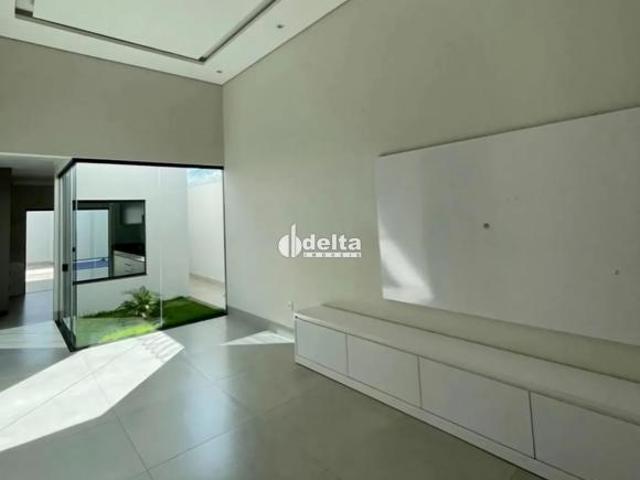 Casa residencial com 3 quartos sendo 1 suíte disponível para locação no bairro Laranjeiras em Uberlâ