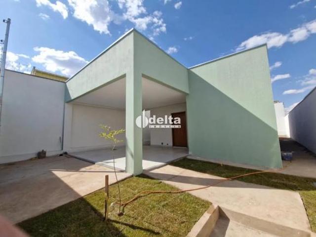 Casa residencial com 3 quartos sendo 1 suíte disponível para locação no bairro Shopping Park em Uber