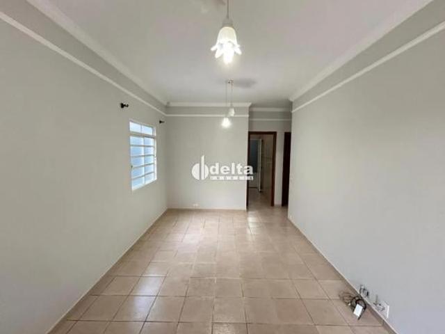 Casa residencial com 3 quartos sendo 1 suíte disponível para locação e venda no bairro Jardim Botâni