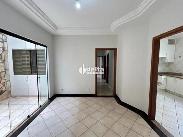 Casa residencial com 3 quartos sendo 1 suíte disponível para venda e locação no Bairro Vigilato Pere
