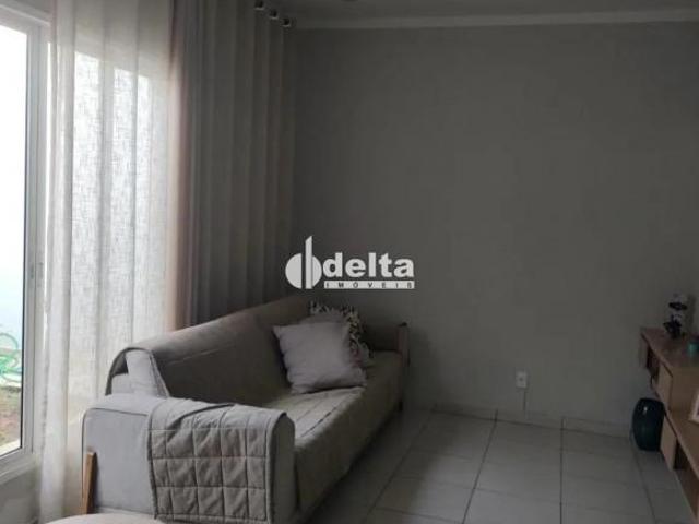 Casa residencial com 3 quartos sendo 1 suíte disponível para venda no bairro Mansour em Uberlândia M