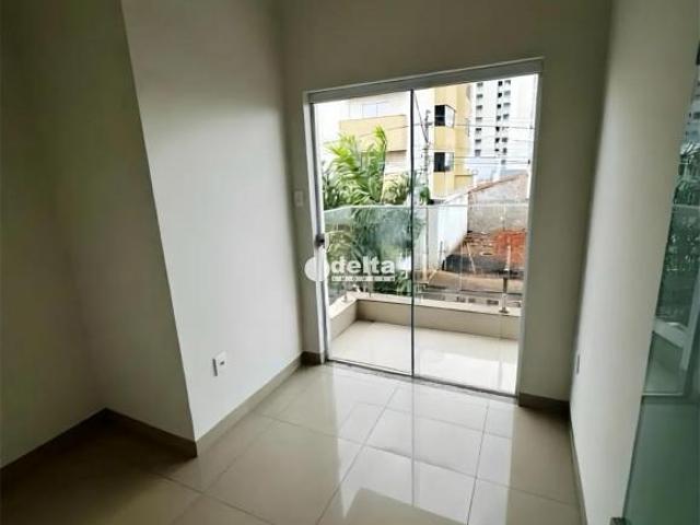 Casa residencial com 3 quartos sendo 1 suíte disponível para venda no bairro Novo Mundo em Uberlândi