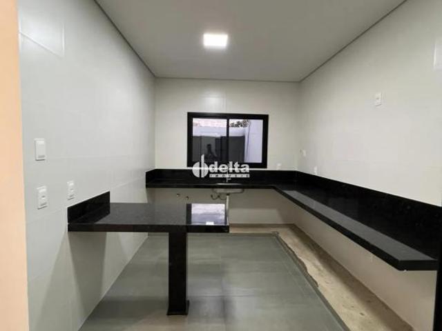 Casa residencial com 3 quartos sendo 1 suíte disponível para venda no bairro Novo Mundo em Uberlândi