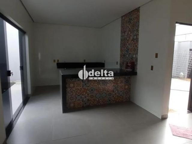 Casa residencial com 3 quartos sendo 1 suíte disponível para venda no bairro Novo Mundo em Uberlândi
