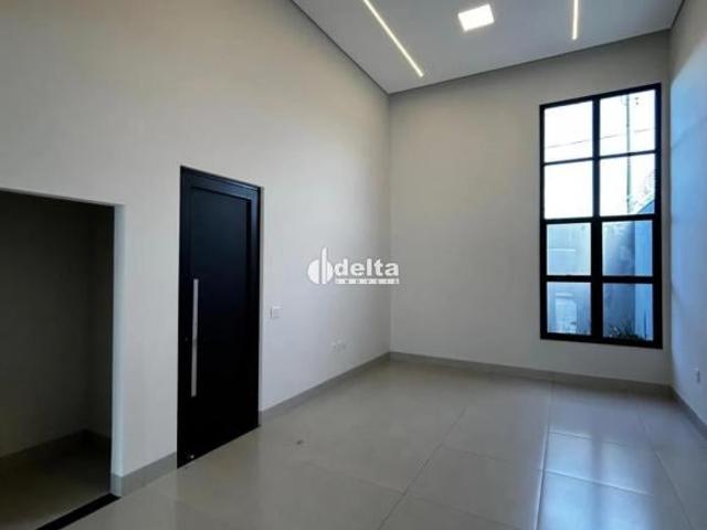 Casa residencial com 3 quartos sendo 1 suíte disponível para venda no bairro Aclimação em Uberlândia