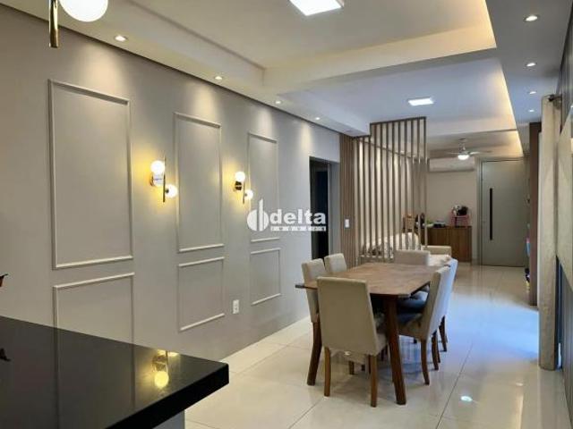 Casa residencial com 3 quartos sendo 1 suíte, disponível para venda no bairro Alto Umuarama em Uberl