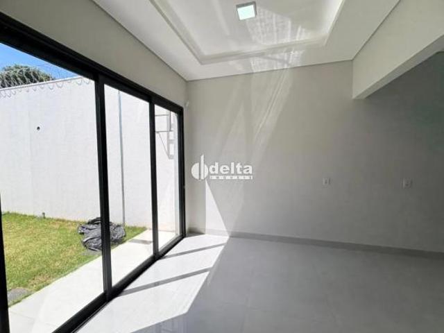Casa residencial com 3 quartos sendo 1 suíte disponível para venda no bairro Alto Umuarama em Uberlâ