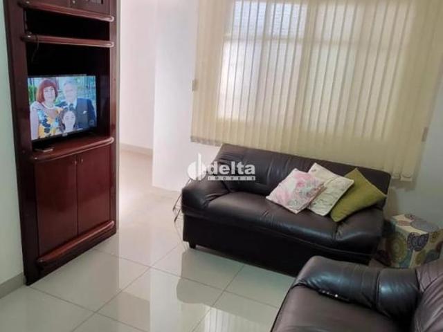 Casa residencial com 3 quartos sendo 1 suíte disponível para venda no bairro Custódio Pereira em Ube