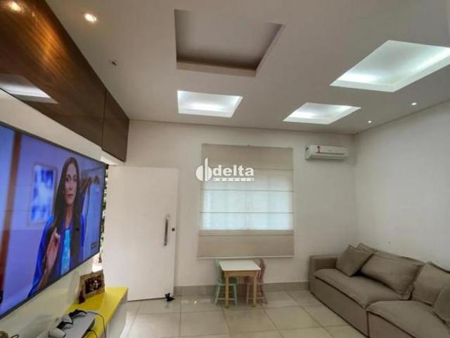 Casa residencial com 3 quartos sendo 1 suíte disponível para venda no bairro Granada em Uberlândia