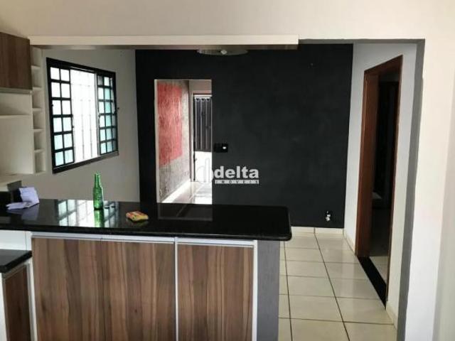 Casa residencial com 3 quartos sendo 1 suíte, disponível para venda no bairro Jardim Canaã em Uberlâ
