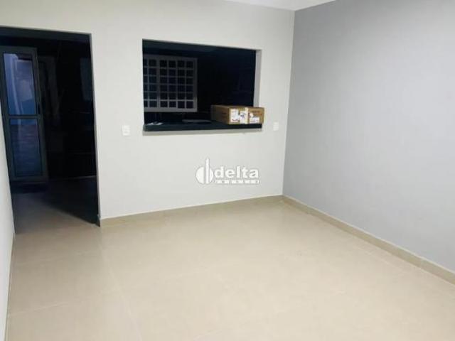 Casa residencial com 3 quartos sendo 1 suíte disponível para venda no bairro Jardim Canaã em Uberlân