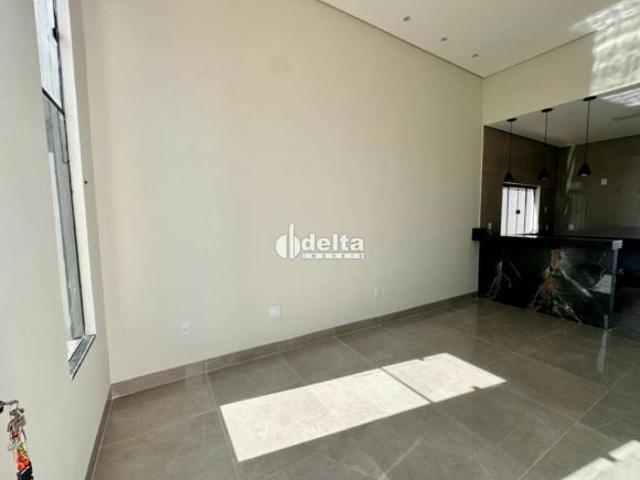 Casa residencial com 3 quartos sendo 1 suíte disponível para venda no bairro Jardim Canaã em Uberlân